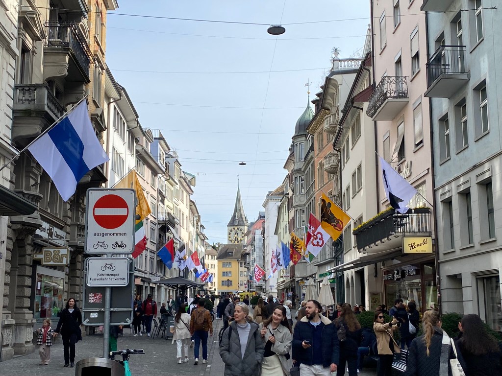 ZURICH IMPRESCINDIBLE EN 1 DIA – LikeaRollingStone.